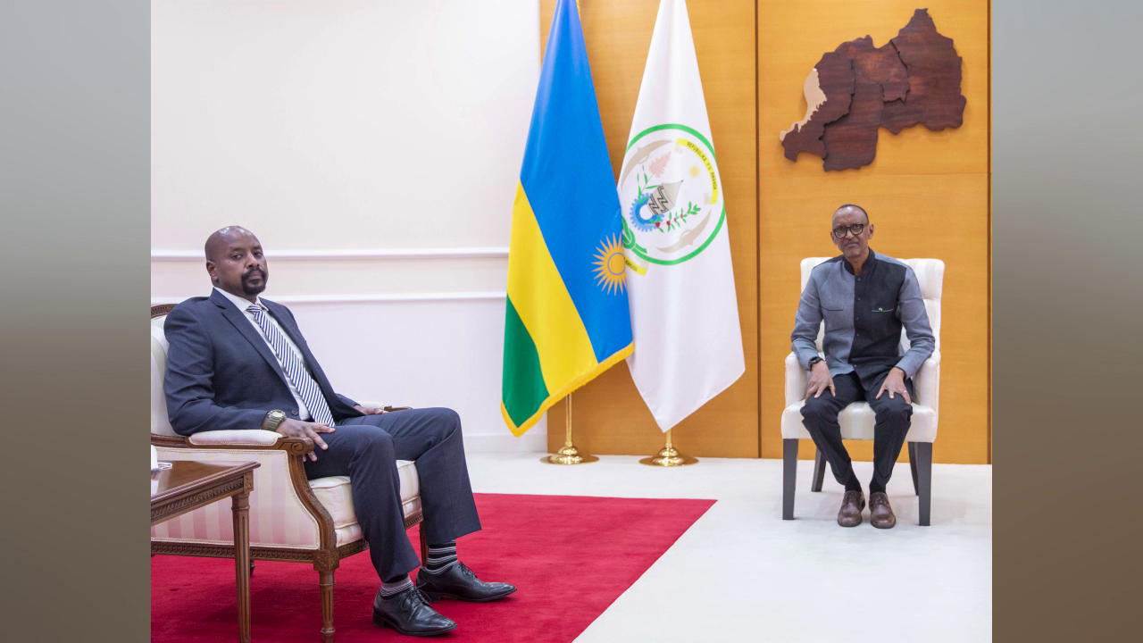 Lt Gen Muhoozi Kainerugaba abadde ku bugenyi e Rwanda Asi