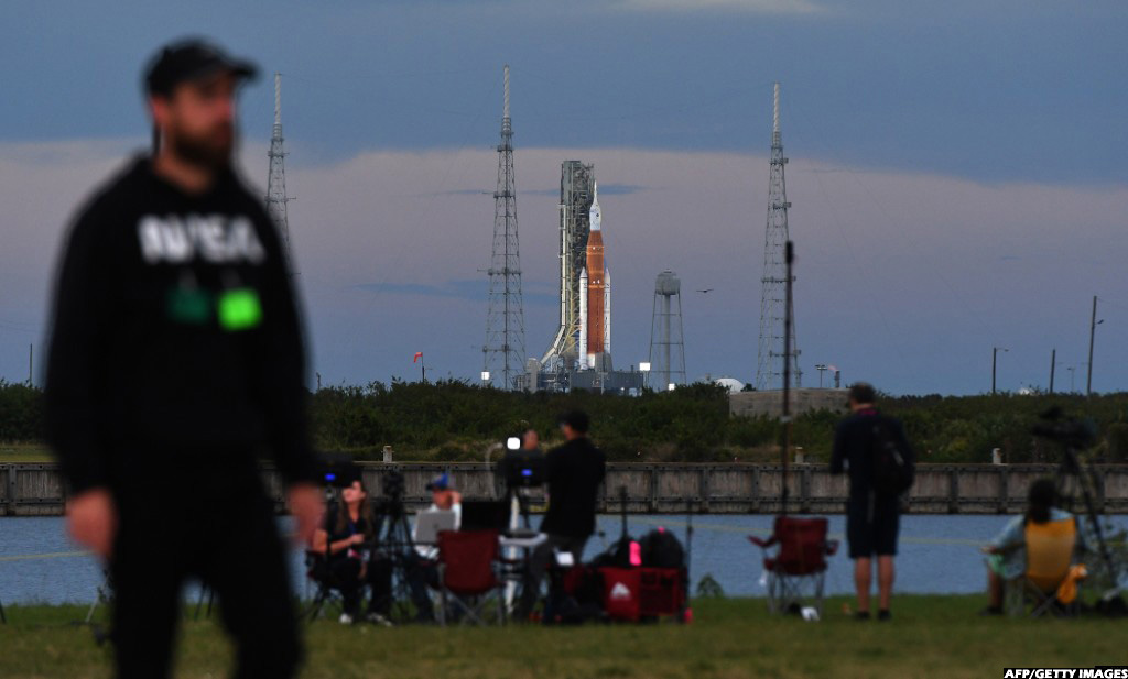 VIDEO & PHOTOS: NASA launches mega Moon rocket - New Vision Official