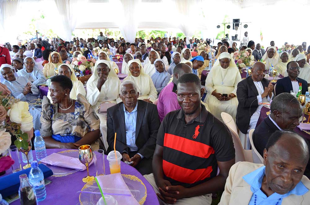 📷: Pope Francis honours smagok headteacher Ddamulira - New Vision Official