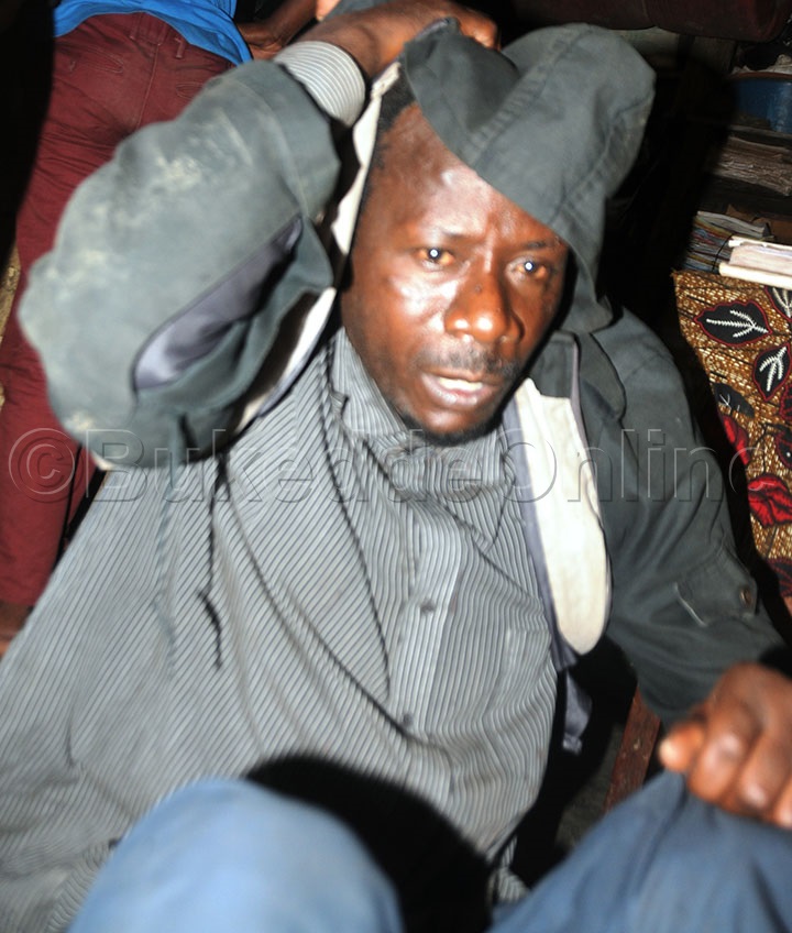 Omusajja abadde agezaako okusobya ku mukazi bwe byagaanye n’amwefuulira ...