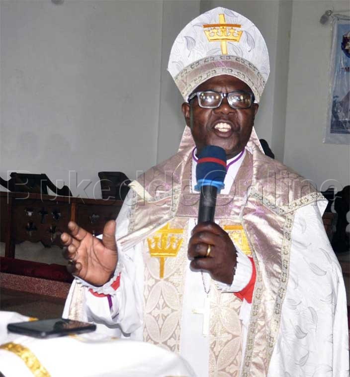 Amawulire: Bishop Tamale asinzidde mu lutikko e Kako n'akubi