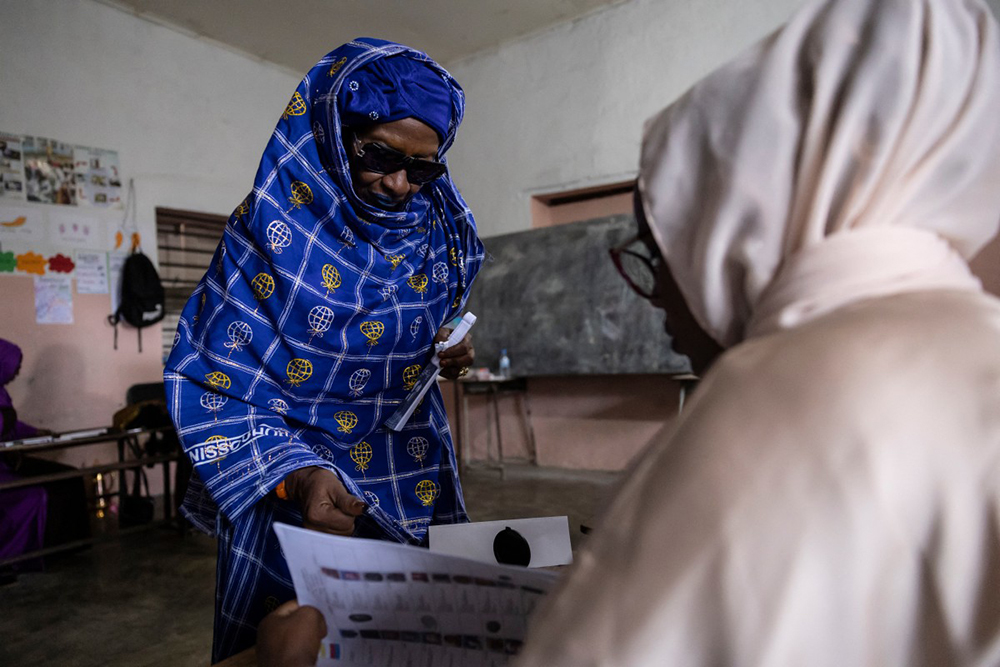 Comoros votes as controversial president predicts first roun