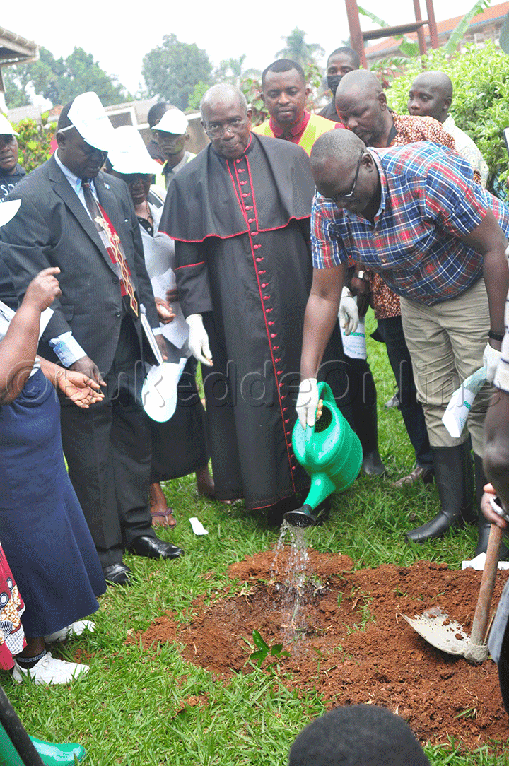 Eklezia etongozza wiiki y'okusabira emirembe, okukuuma obuyonjo n ...