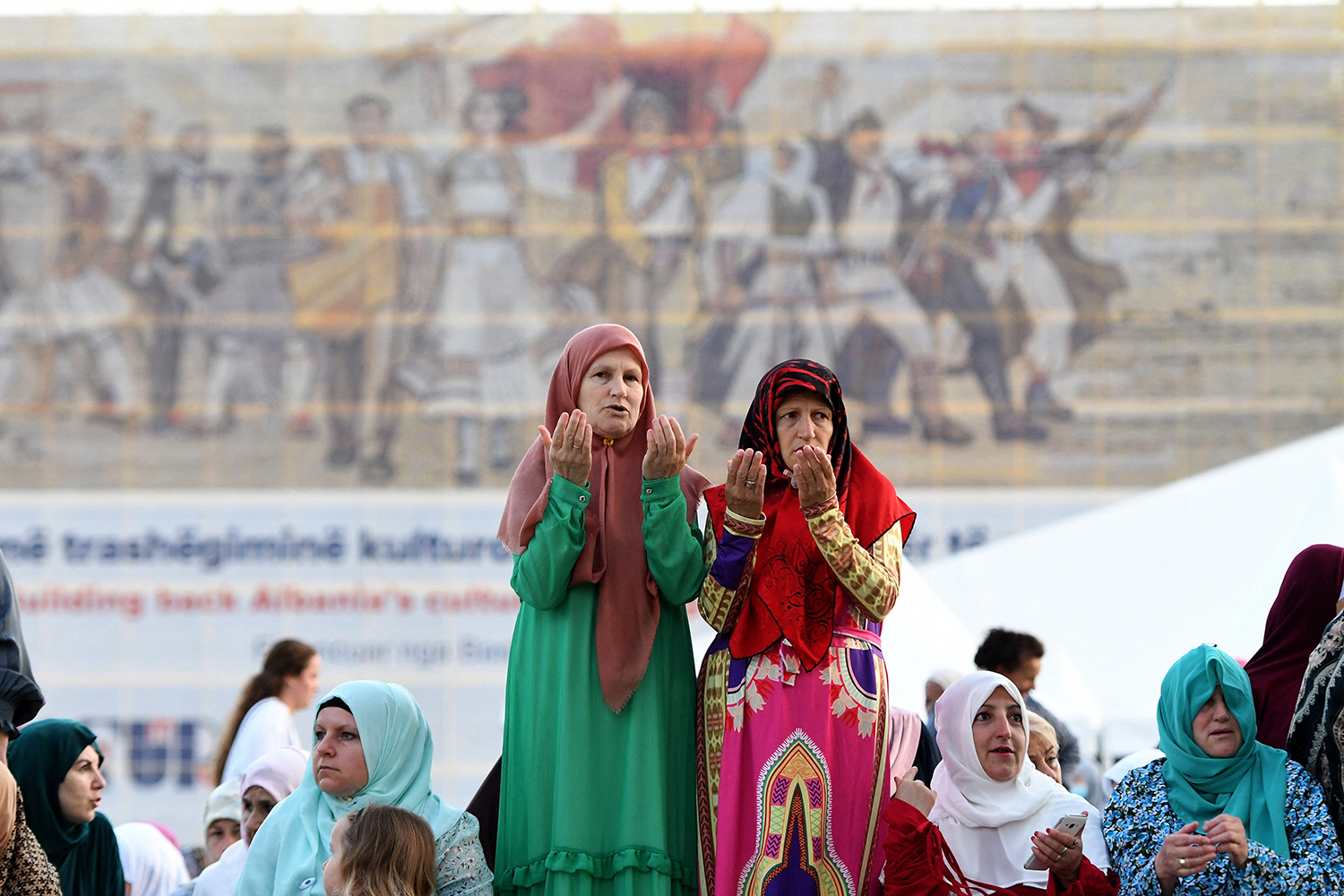 📸 Around the world: Muslims celebrate Eid al-Adha - Bukedde Online ...