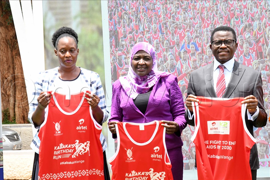 📷 PICTORIAL: Museveni buys 'Bazzukulu' 1,500 kits for Kabaka’s Birthday ...