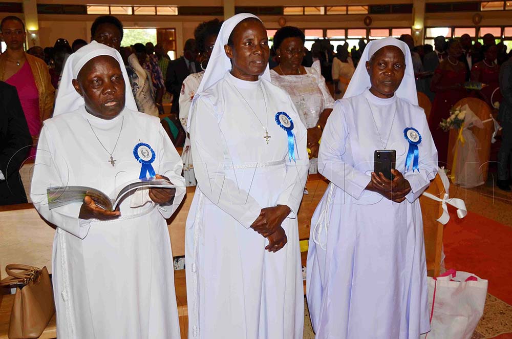 📷: Pope Francis honours smagok headteacher Ddamulira - New Vision Official