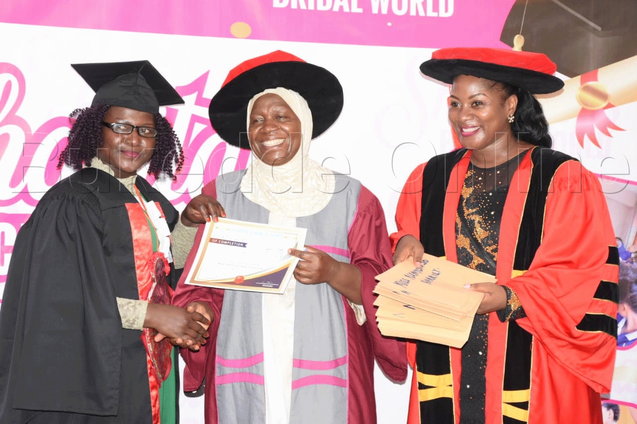 Minisita Minsa Kabanda akubirizza abantu okwettanira emirimu gy'ommutwe ...