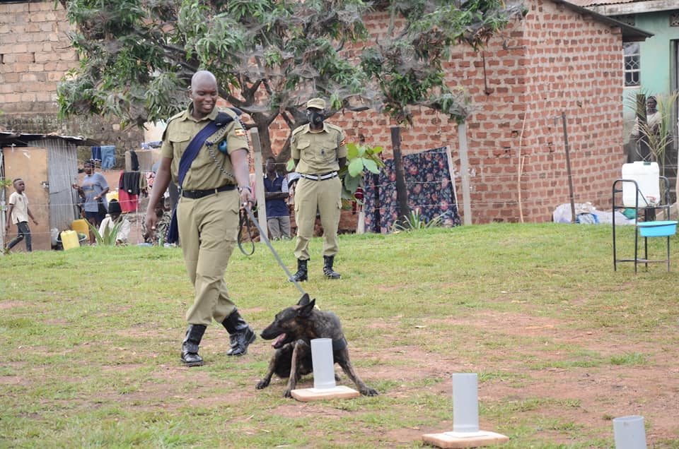 Police Dog unit trains 30 officers, 4 SFC soldiers - New Vision Official