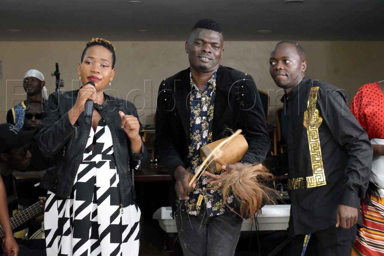 Ttiimu ya Bukedde TV ekyaddeko mu nkambi y'abakontanyi ba Mr ne Miss ...