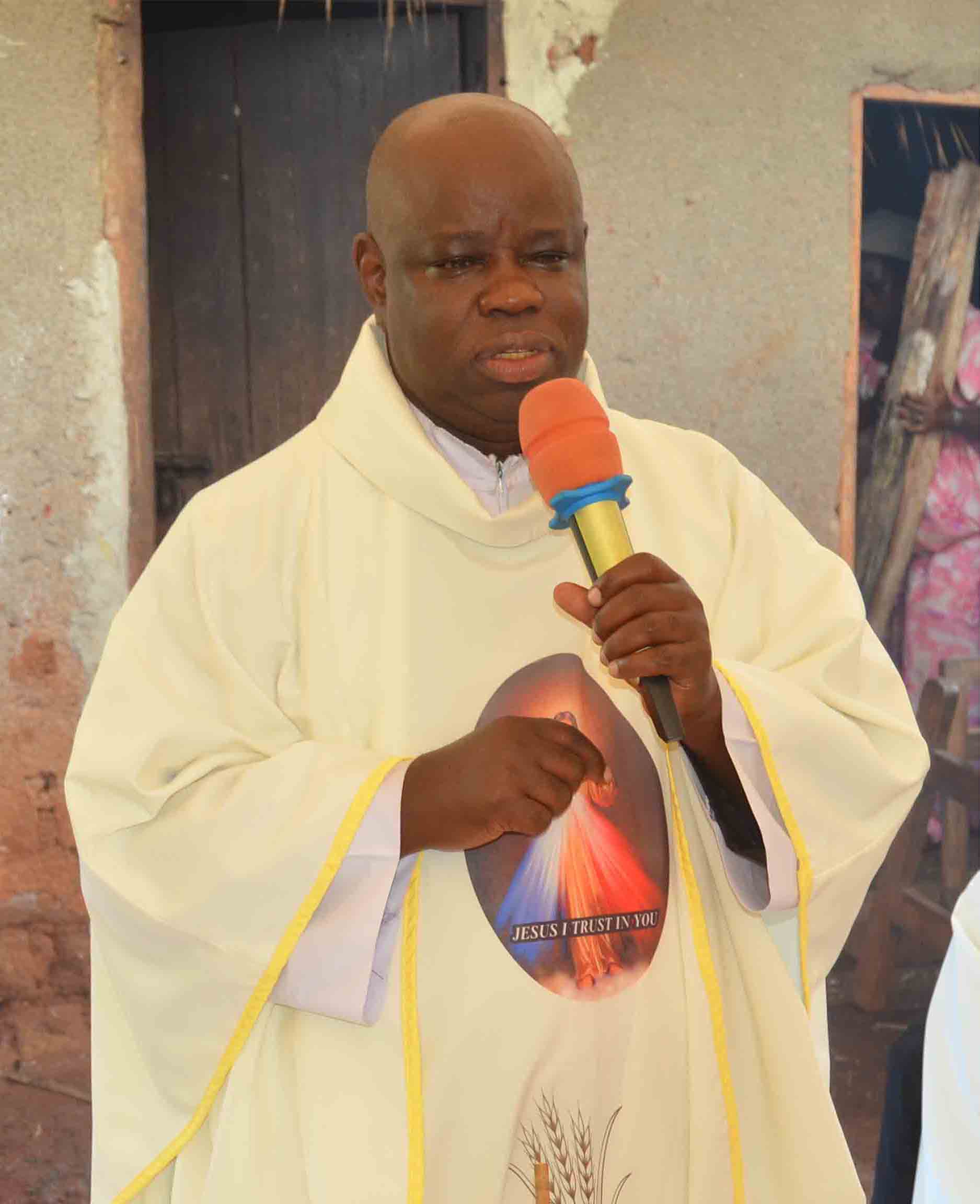 Kitalo! abadde bwanamukulu w'ekigo ky’e Katende Fr. Richard