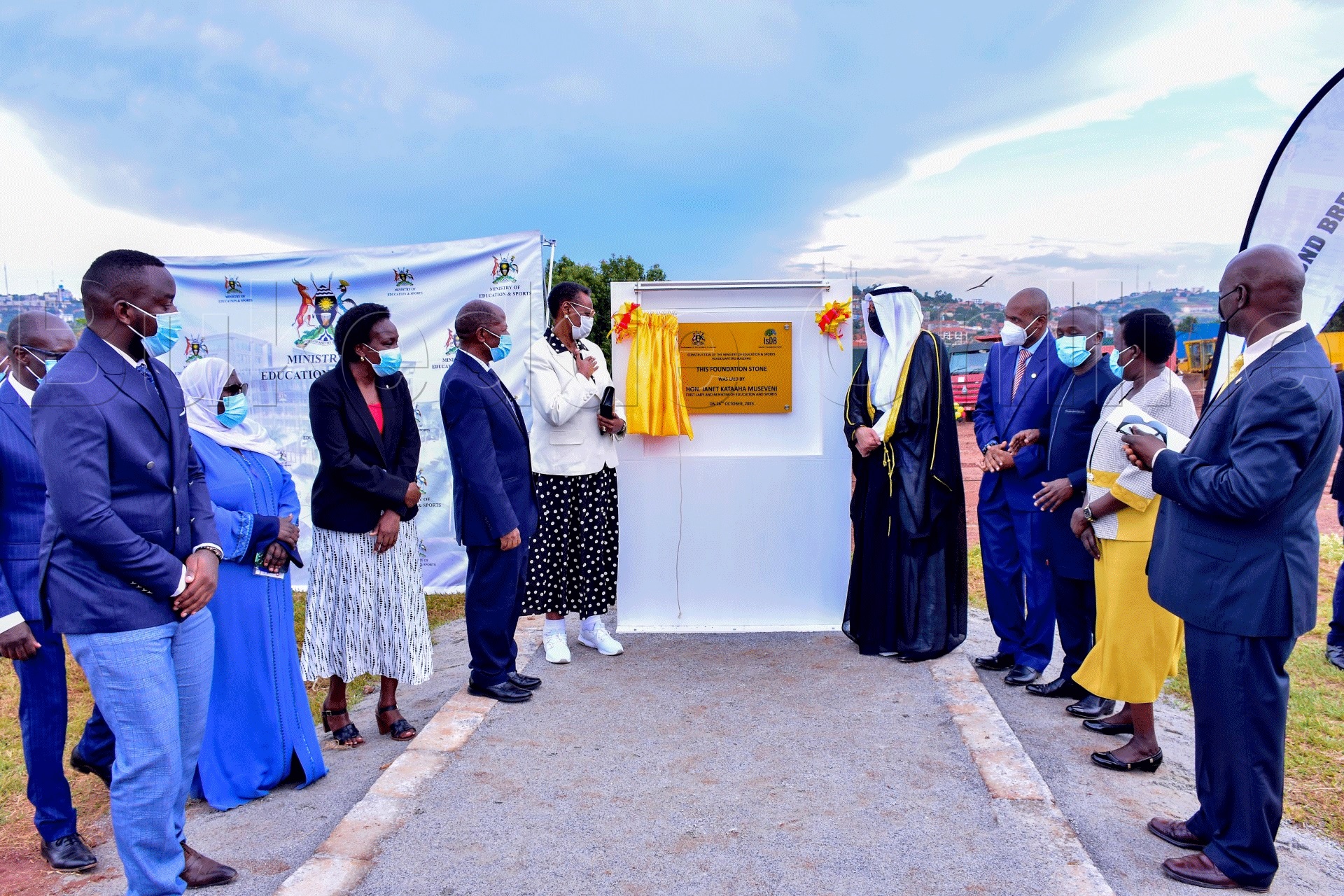 Amawulire: Minisitule y'ebyengiriza ekakasiddwa okufuna ekit