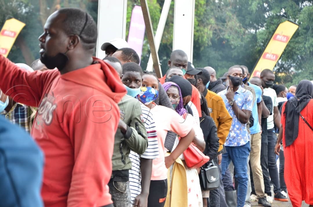 📸 Hundreds turn up at Kololo Ceremonial Grounds, receive COVID-19 ...