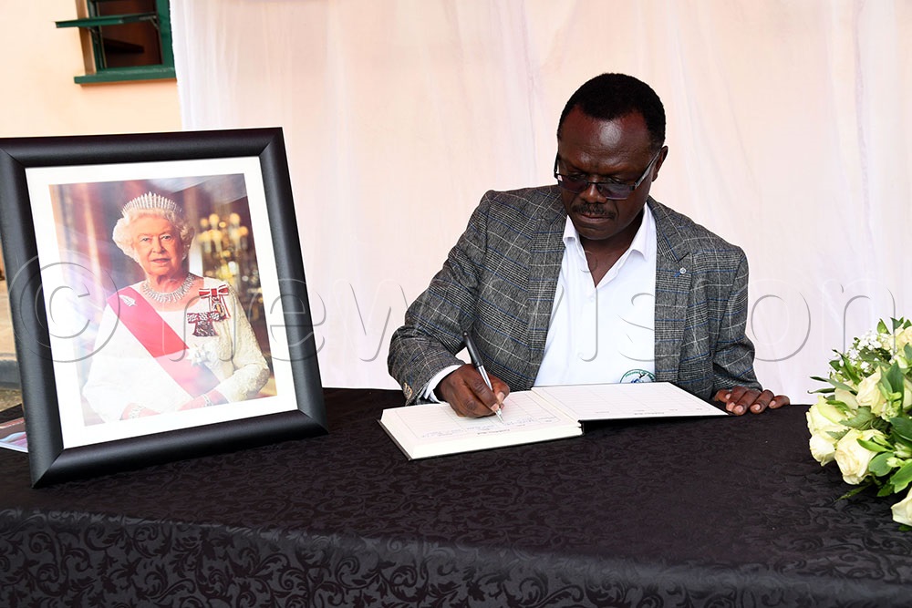 📸 Queen's death: Vision Group Board Members, CEO sign condolence book ...