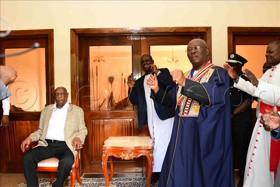 Omukama still enjoys ‘amakondeere’ traditional music - New Vision Official