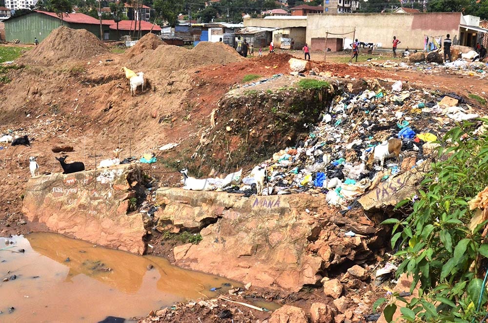 📷 Kansanga, Kabalagala and Bugolobi slums choking on garbage - New ...