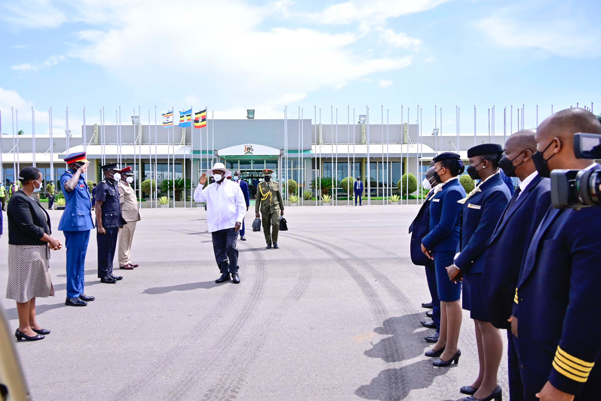 Museveni in Burundi for 11th Heads of State and Govt Summit