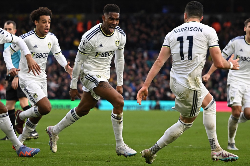 Sports: Leeds win derby to boost promotion bid
