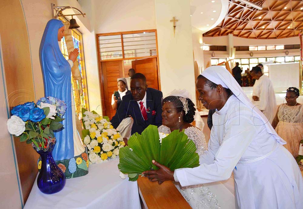 📷: Pope Francis honours smagok headteacher Ddamulira - New Vision Official