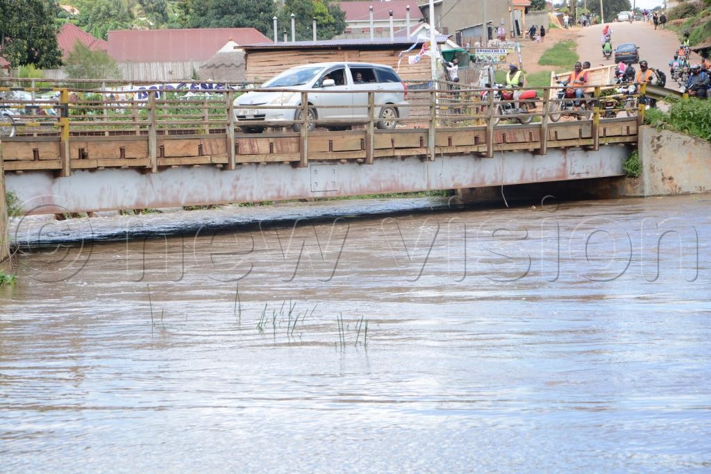 Residents on edge as River Rwizi swells - New Vision Official