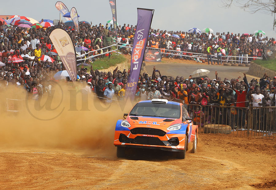 Yasin and Anwar excite fans in Busiika