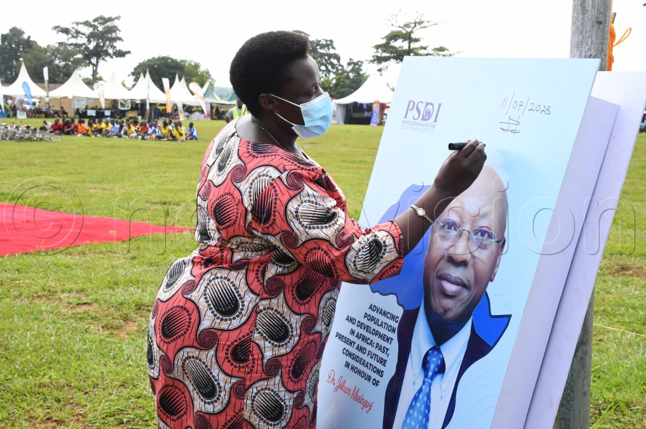 Museveni lauds Alebtong residents as Uganda celebrates population day ...