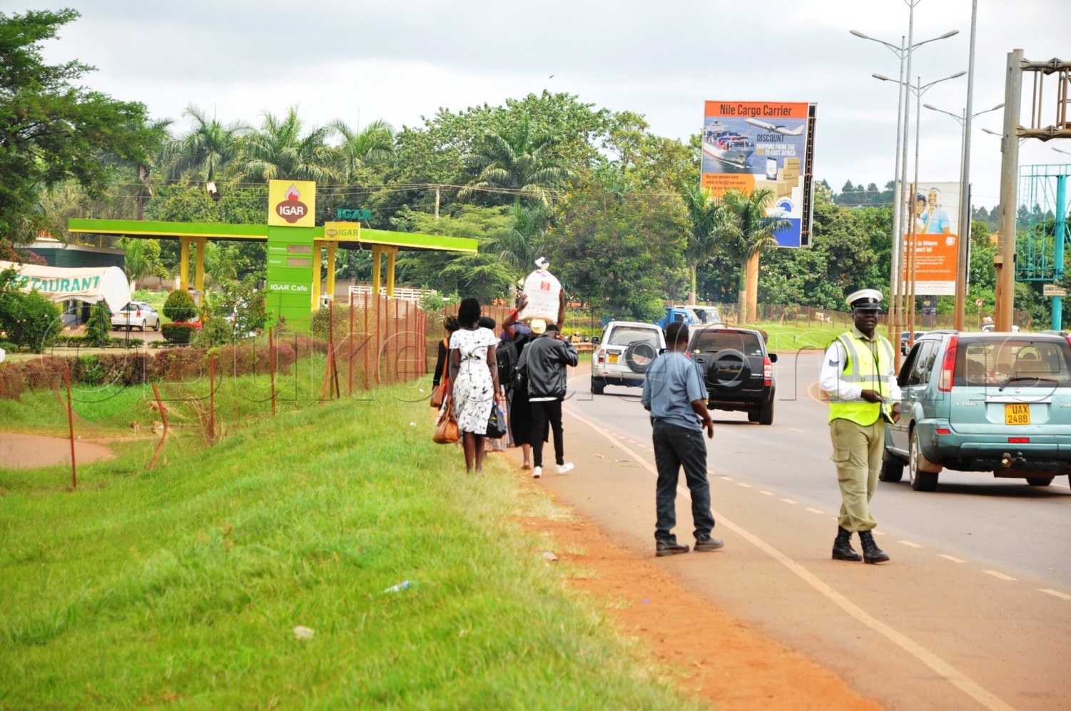 Abadde akwese abagenda okulya Ssekukkulu mu 'Pick-up' ng'ababisse ...