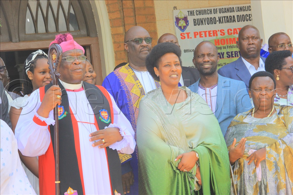 Excitement as Omukama Iguru attends thanksgiving service - New Vision ...