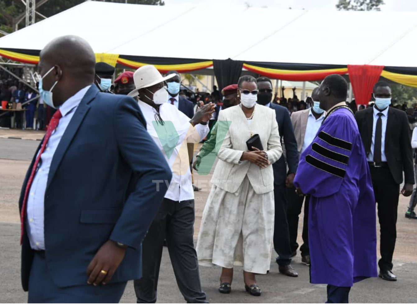 Biishopu Odongo yayemekwa kukurira ekanisa z’abarokore omu Uganda ...