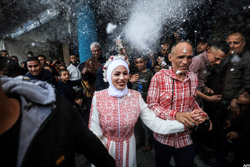 Love & Relationships: 'We love life': Gaza couple celebrate