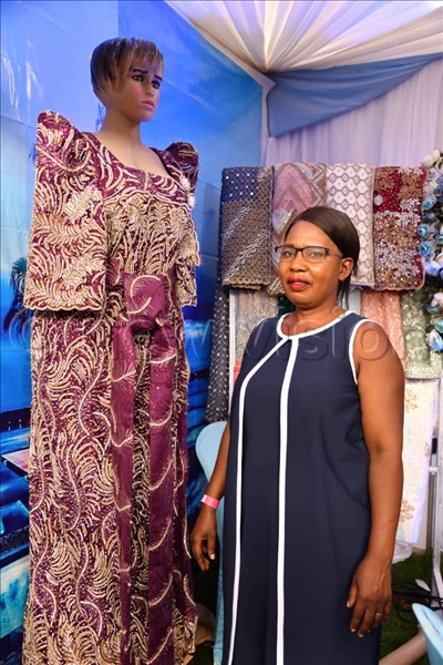 📷 Expo: Fancy heavy gomesis with rhinestones for an elegant look - New ...