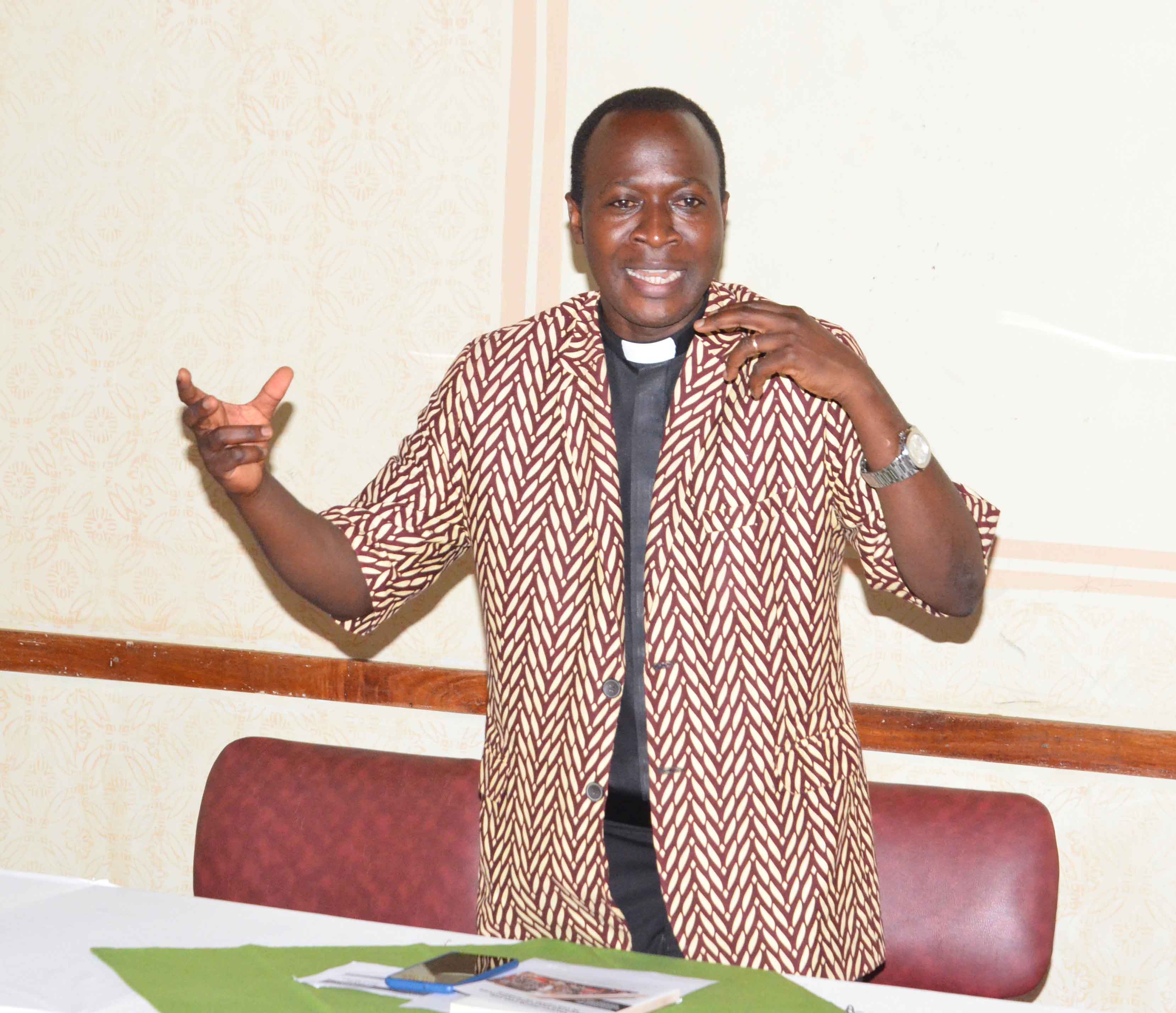 Amawulire: Rev. Muwonge asabye abantu okufuga emimwa gyabwe