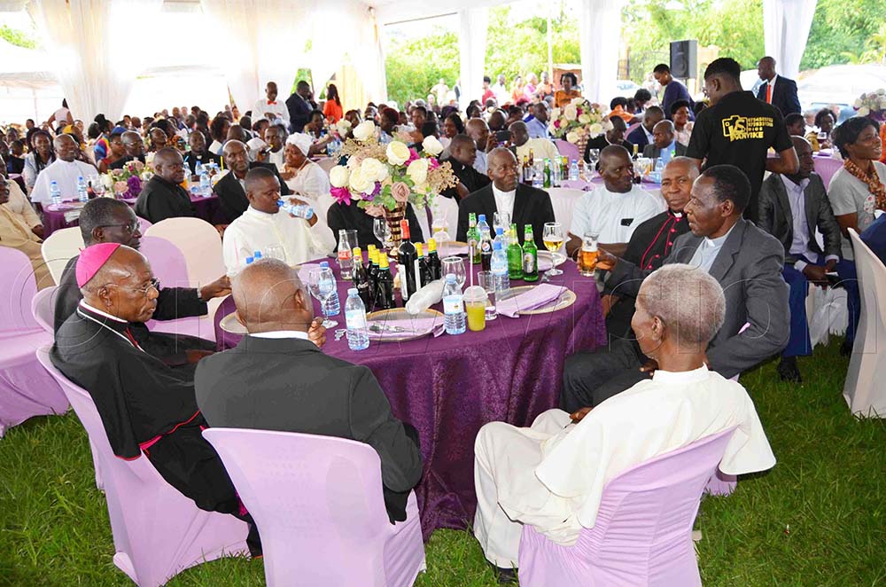 📷: Pope Francis honours smagok headteacher Ddamulira - New Vision Official