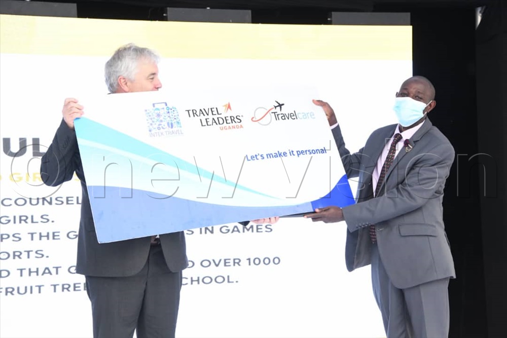 Tororo Girl's teacher Abdul Barabwiriza is the sixth best teacher in Uganda - New Vision Official