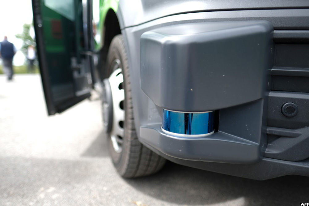 UK to roll out first driverless bus service