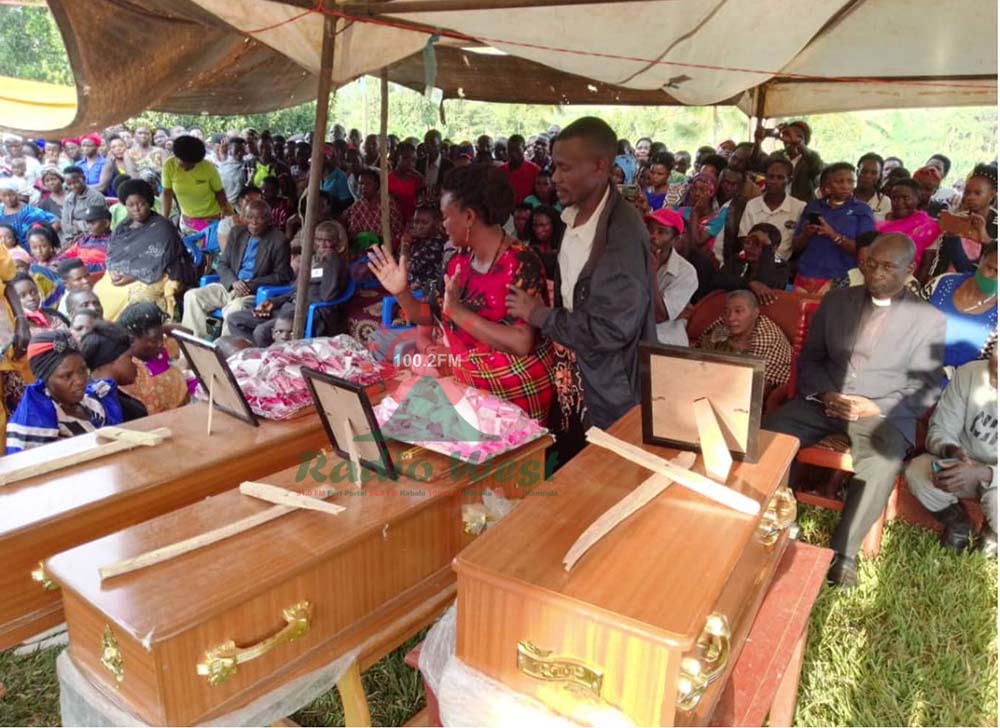 Abaana 3 abaitsirwe omuri Fort Portal baziikwa eriizooba. - New Vision ...
