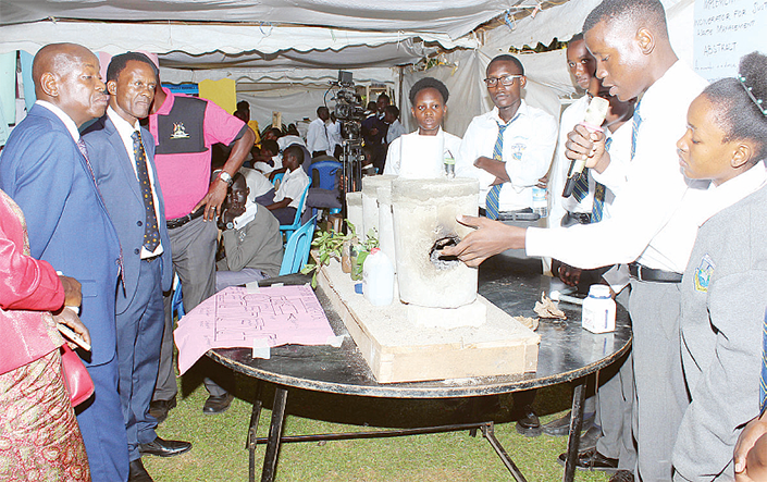 Omukugu alaze ebya ‘kaliculaamu’ empya bwe biyamba abayizi n