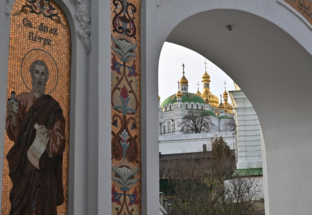 Politics: Head of Kyiv monastery says monks to defy eviction