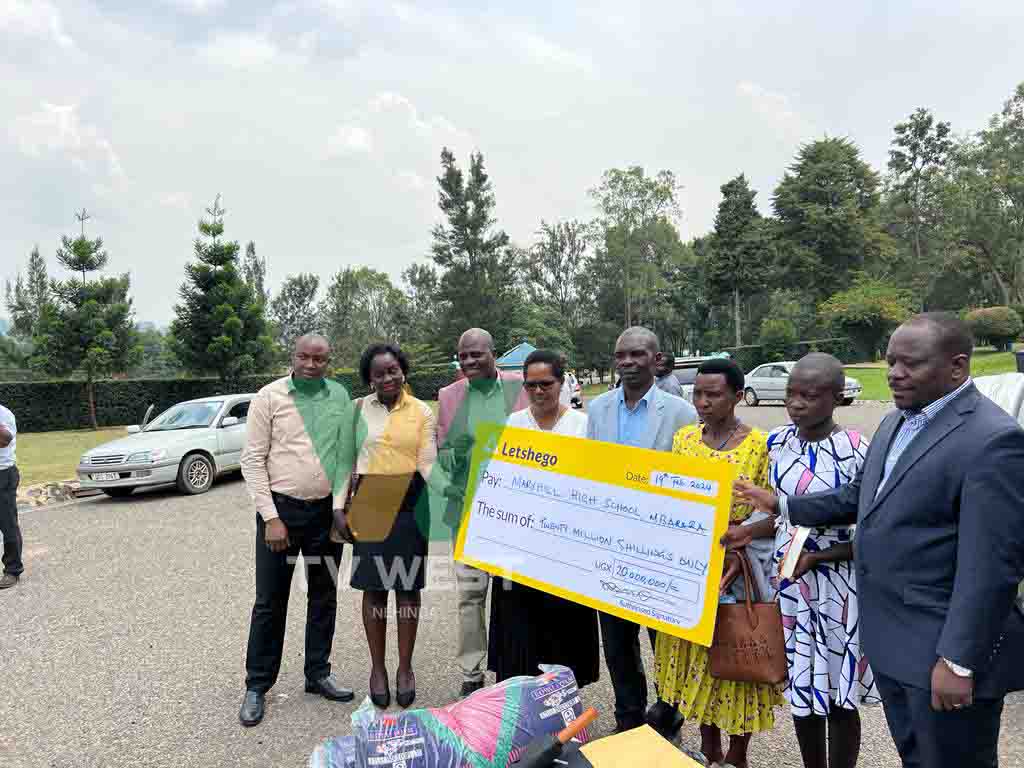 Letshego Uganda ehaireyo 'cheque' ya miriyooni 20 kushashura