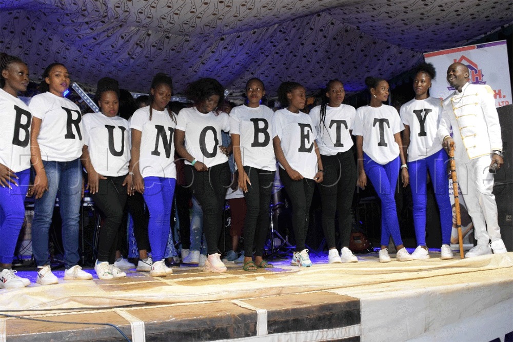 Abantu balaze Bruno Betty omukwano mu kivvulu kye kyeyatuunye the best ...