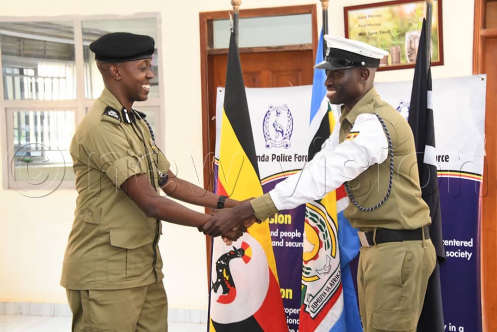 Joining Police dream come true — Viral video clip traffic officer - New ...