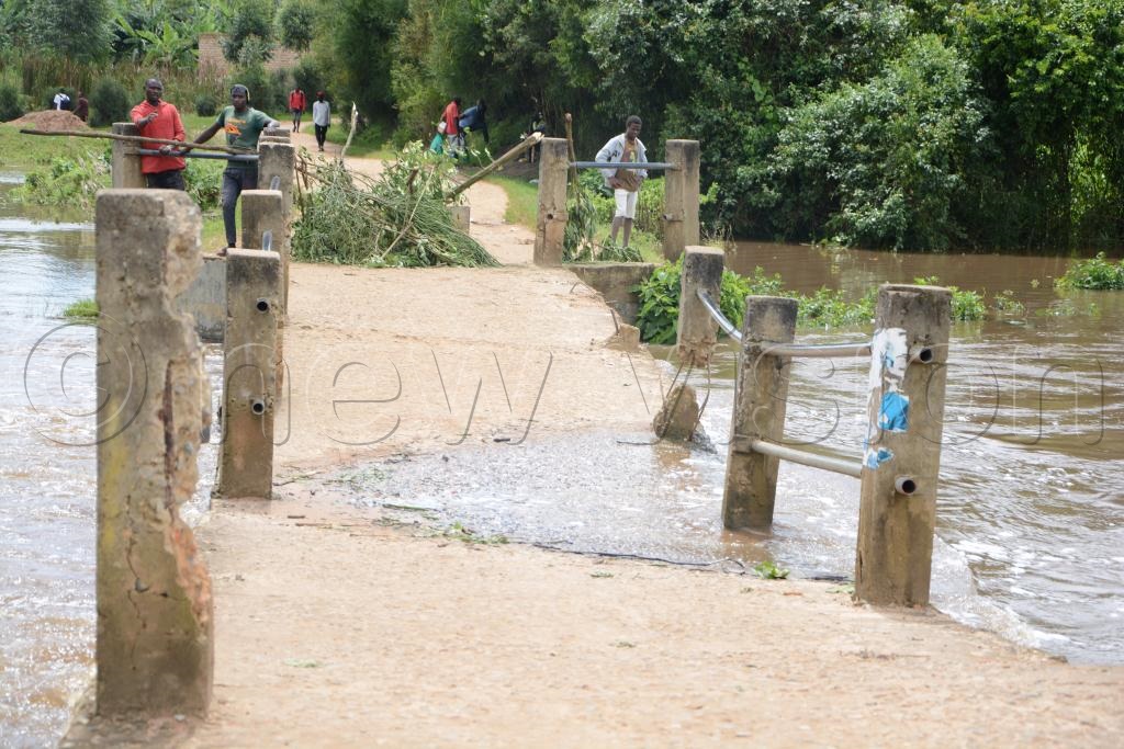 Residents on edge as River Rwizi swells - New Vision Official