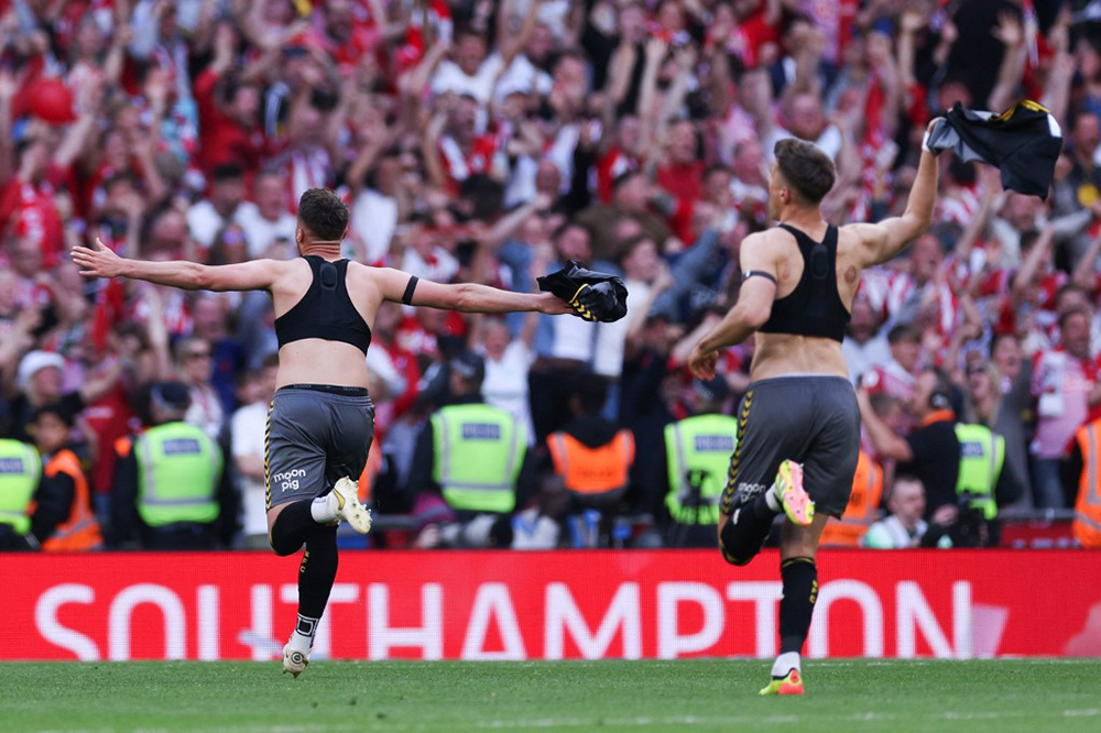 Southampton return to Premier League as Armstrong sinks Leeds in play ...