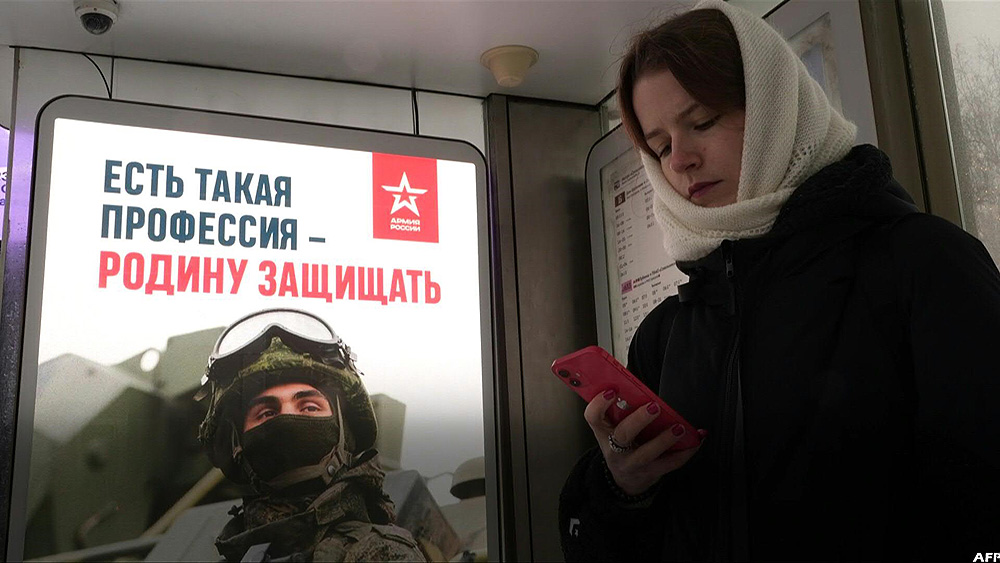 World: VIDEO: Families of Russia's mobilized men fight back