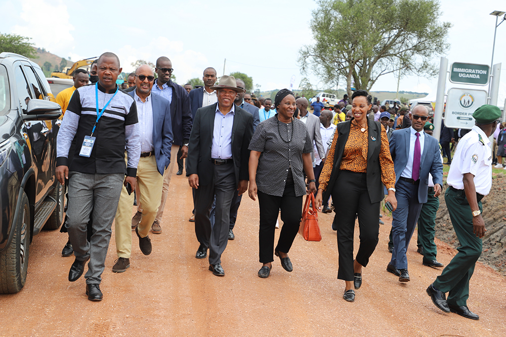 Uganda, Rwanda officially open Kizinga-Rwempasha border - New Vision ...