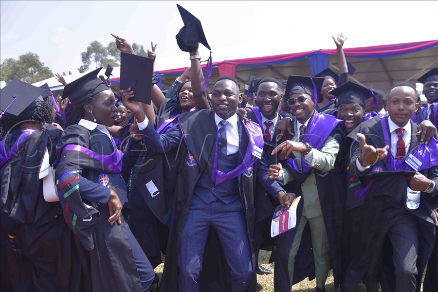 📷 PICTORIAL: UCU graduates pioneer students of medicine and dentistry ...