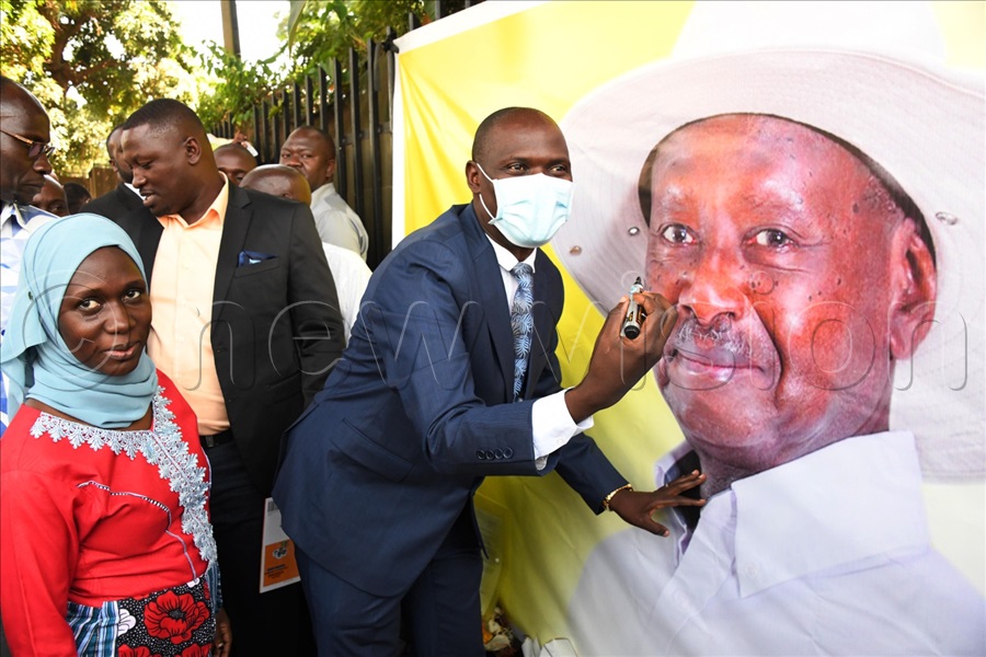📷 PICTORIAL: Museveni supporters convey sympathies over his health ...