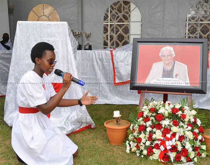 Abayizi b’e Gayaaza bakozesezza bitontome okujjukira Sheelagh Warren ...