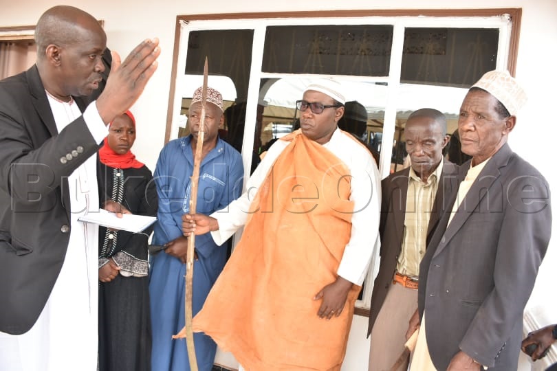 Owa Bukedde asumikiddwa ng'omusika wa kitaawe - New Vision Official