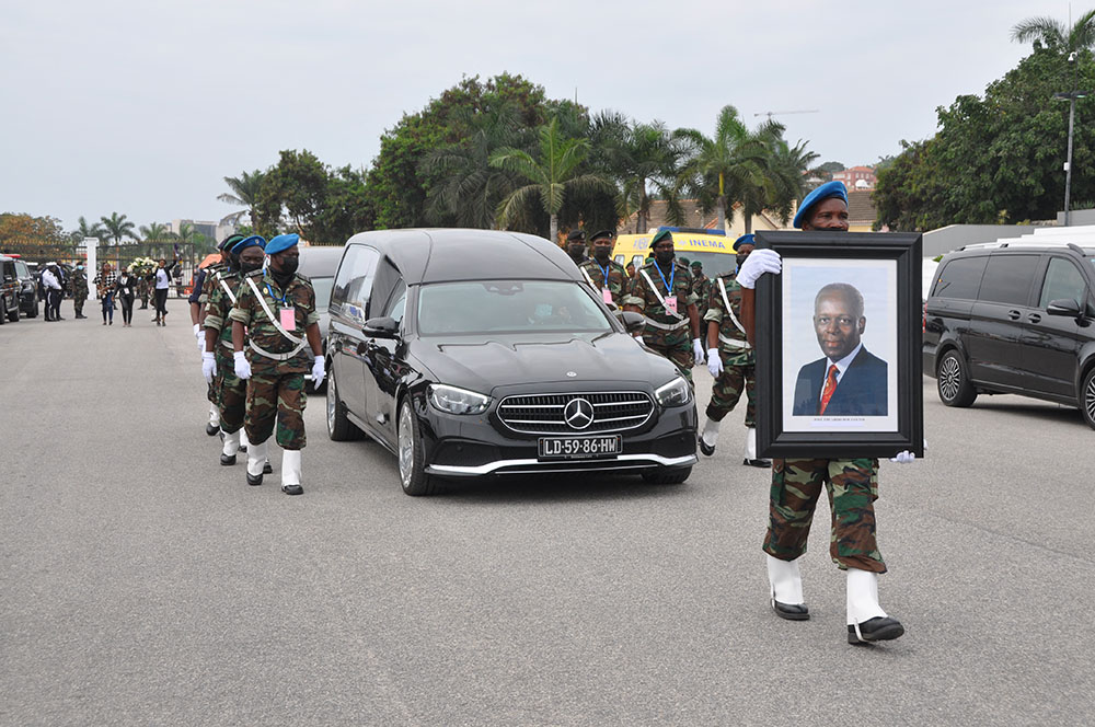 World: Angola's ex-strongman dos Santos laid to rest in Luan