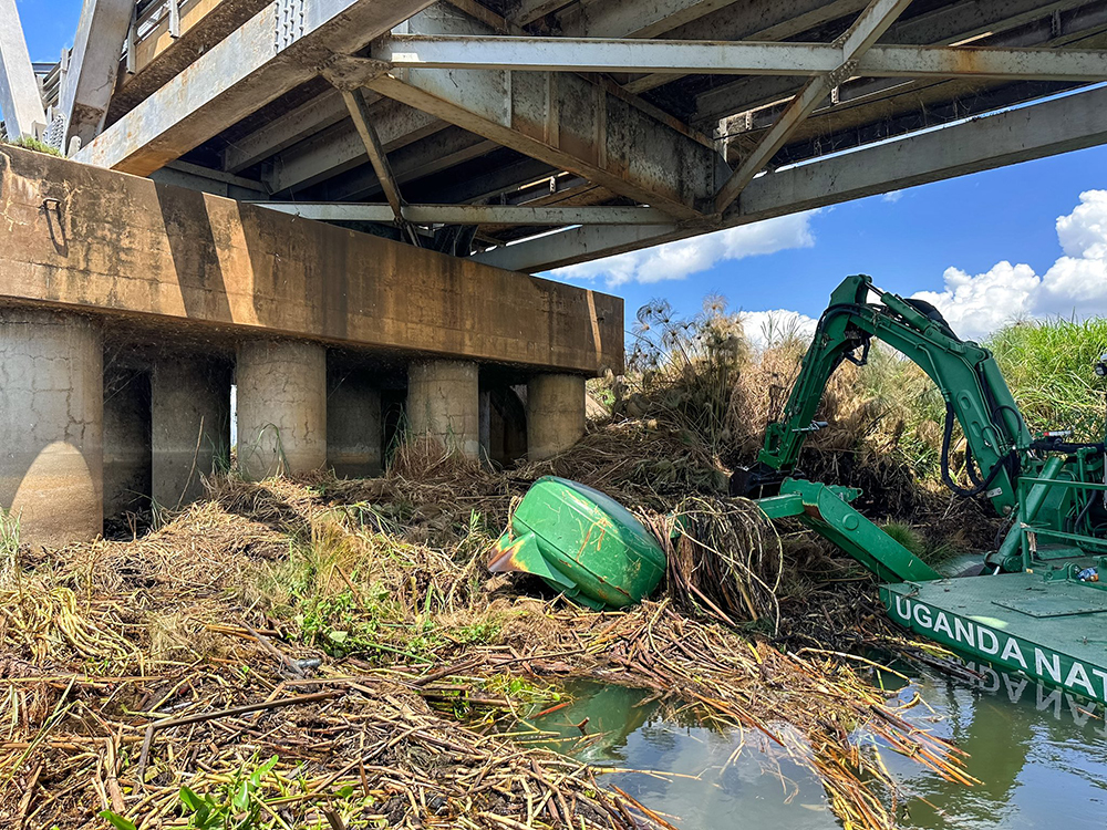 UNRA clears floating vegetation under Pakwach bridge